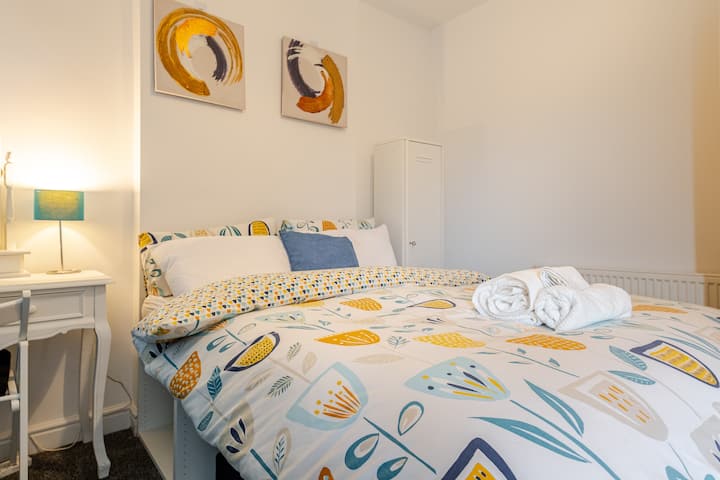 Stylish Comfort For 5—stay, Explore, Enjoy! - Huddersfield