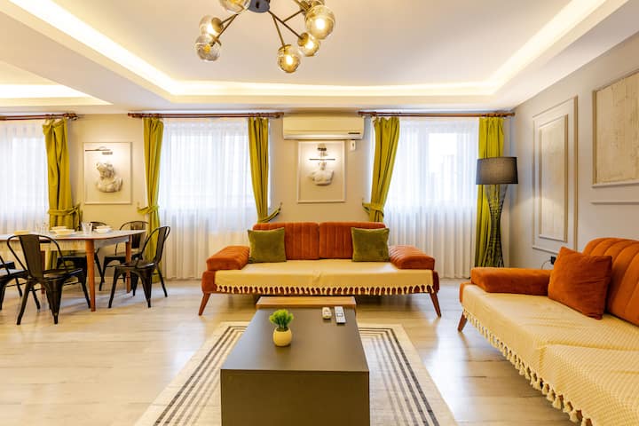 Beyoğlunda 2+1 Geniş Daire - İstanbul