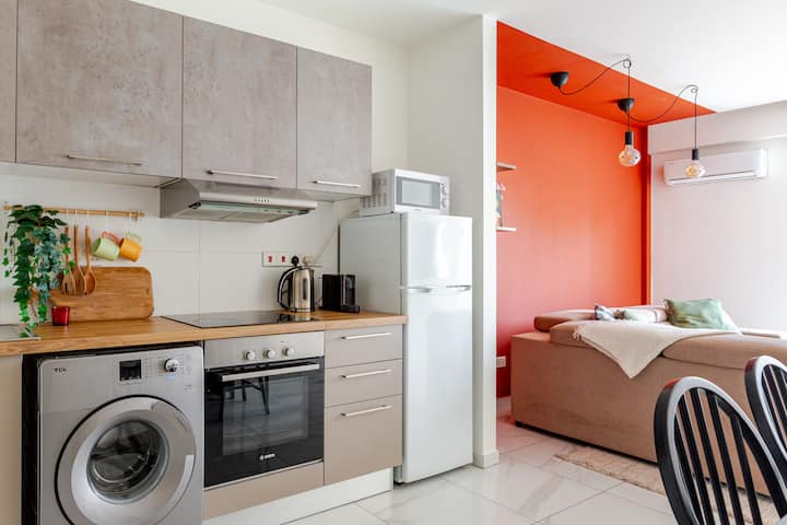 Top Location In Larnaca | King Bed | 100m To Beach - Larnaca