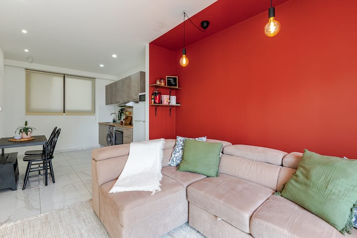 Best Location | 100m To The Beach - Larnaca