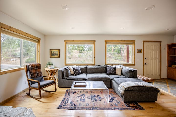 Updated & Stylish In South Lake Tahoe - South Lake Tahoe, CA