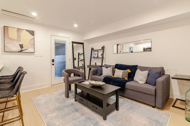 Brand New Fully Renovated Apt - 2 Bdr - Chinatown, DC