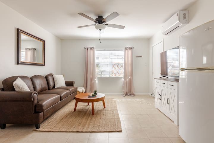 Quiet Guesthouse With Private Yard - Burbank, CA