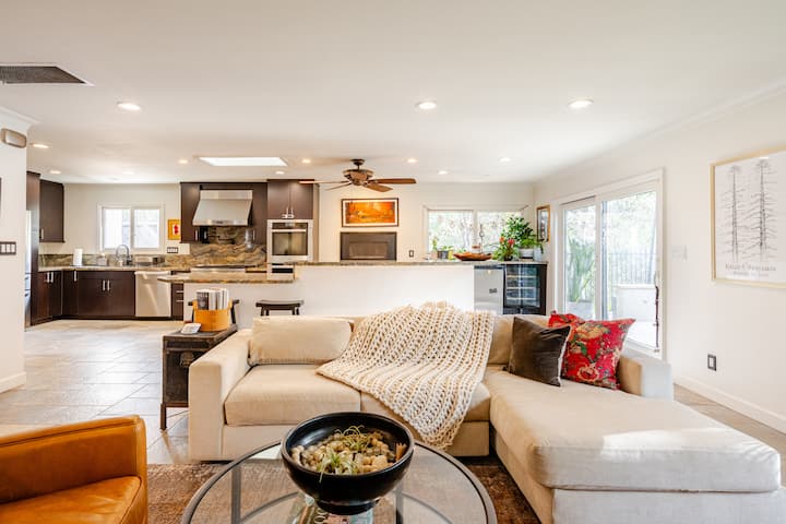 Stylish 3-bedroom Retreat With Luxe Amenities - Novato, CA