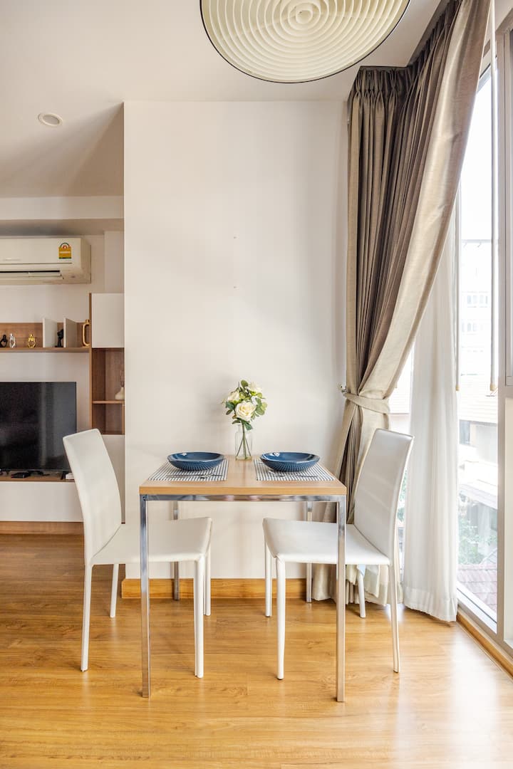 The Nimmana Condo - 수퍼 디럭스 1침실, 거실 확장형, 도심속의 평온함 - Chiang Mai