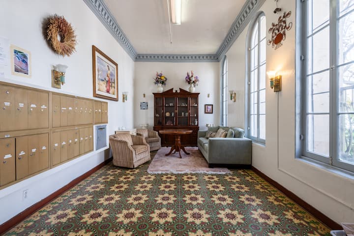 203 Bright Apartment Near The Grove! - Beverly Hills, CA