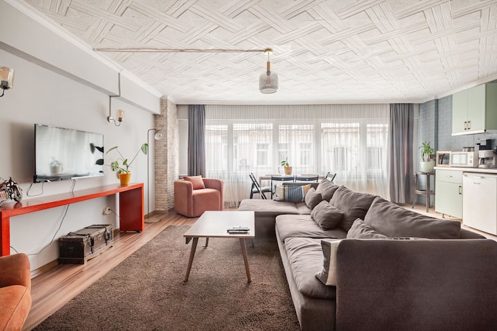 ŞıK, Merkezi - Istanbul