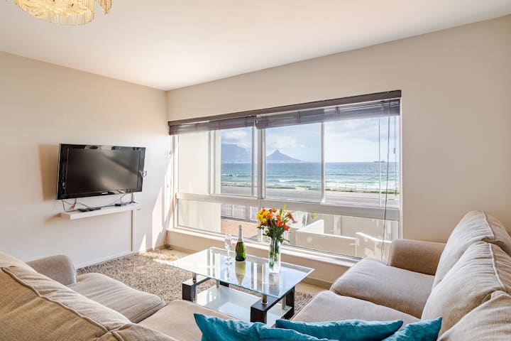 Queen Bed Floating On The Ocean - Parklands