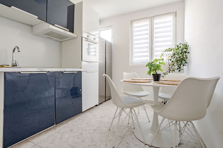 Modern Two Bedroom Apartment- Free Street Parking - Belgrado
