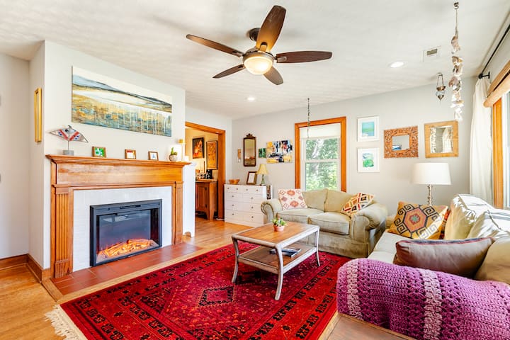 Cozy, Pet & Kid-friendly Gem: Games – Toys – Yard - Charlottesville, VA