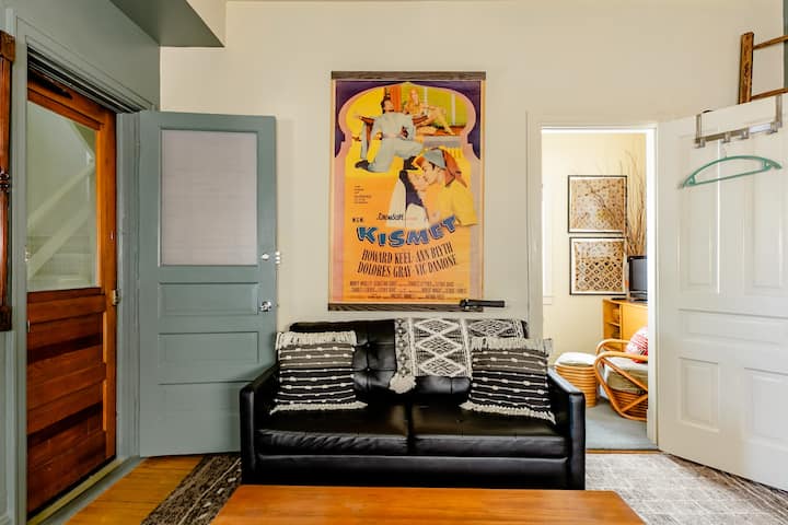 Logan Square Vintage Deluxe Private Suite & Bath - Loyola - Chicago