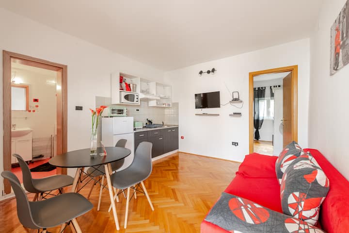 Sunny  Home + Free Parking - Igrane