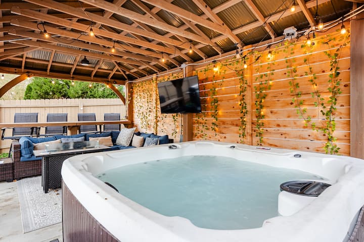 3600sf~2 Kitchens~hot Tub~game Room~backyard~play - Louisville, KY