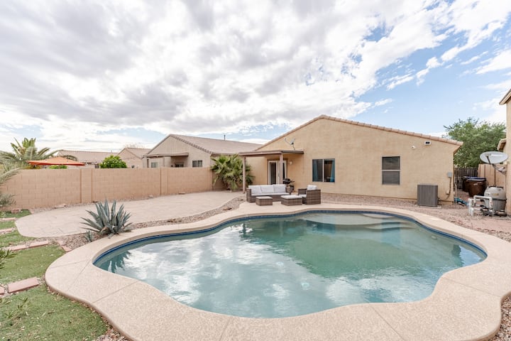 Entire Spacious Home: 5 Beds With Backyard & Pool - Maricopa, AZ