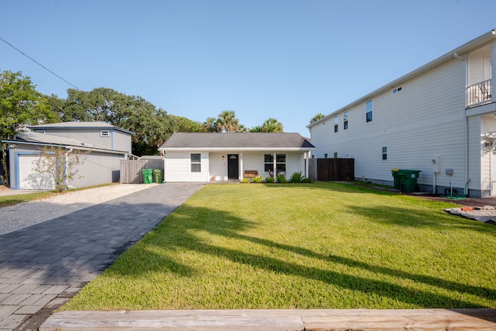 *Relaxation Awaits: The Preferred Beach Retreat* - Jacksonville