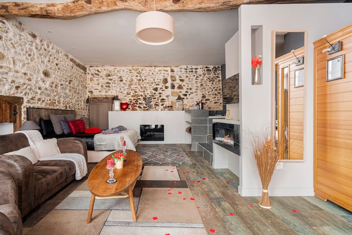 Suite Romantique Avec Jacuzzi Et Sauna Privatifs - Tarare