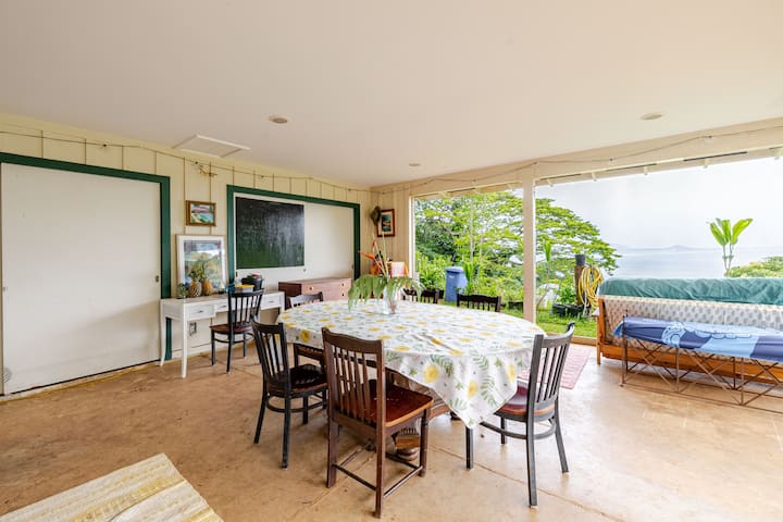 Fabulous Treehouse, Ocean Views On Farm Homestead - O‘ahu, HI