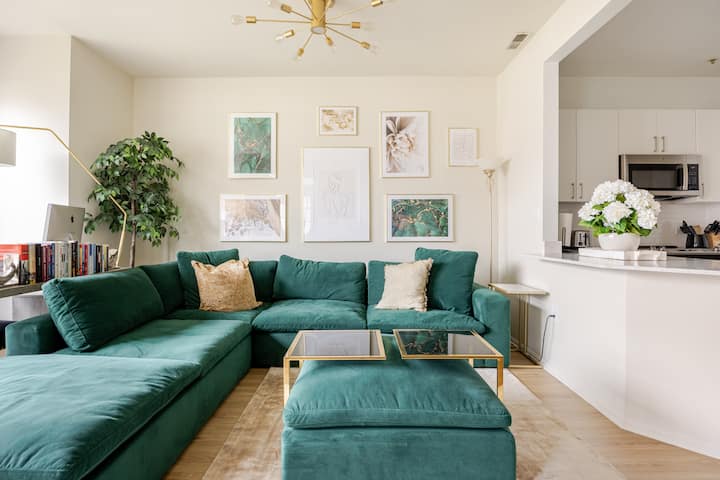 Chic One-bedroom Retreat With Stunning Nyc Views! - North Bergen, NJ