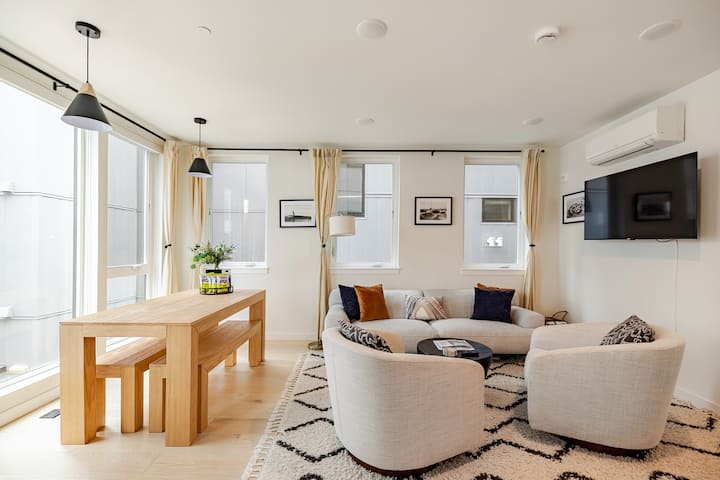 Modern Townhome | Skyline Views + A/c + Parking - University District - Seattle
