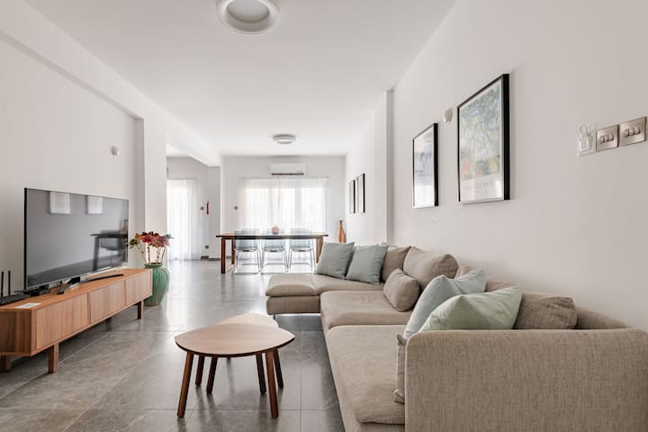 City Rendezvous 3 Bedroom Flat Finikoudes - Larnaca