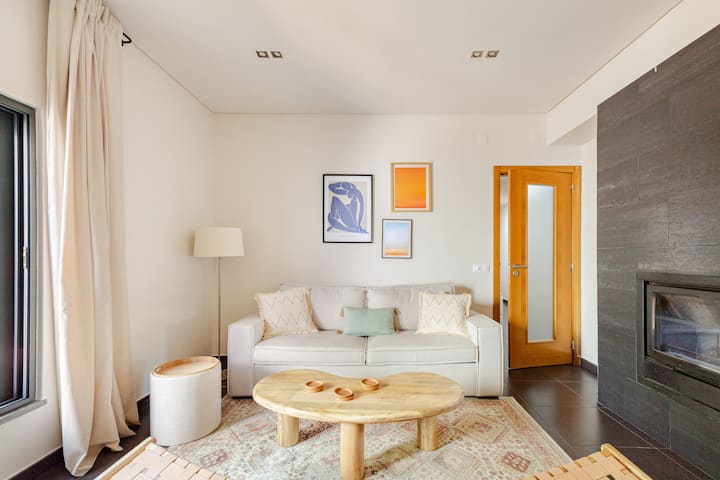 Family & Work-friendly Stylish Villa Near Beaches - Ferragudo