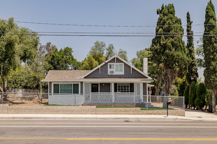 Newly Renovated Craftsman House For Big Groups - Rialto, CA