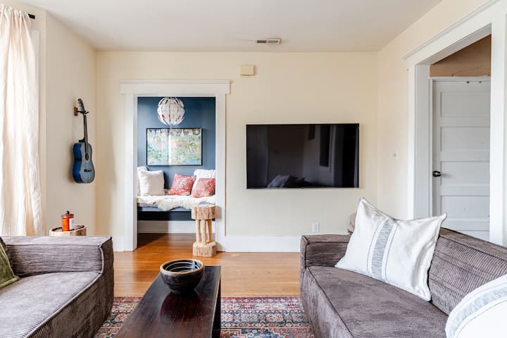 City Home With Epic View & Private Parking Space! - Seattle, WA
