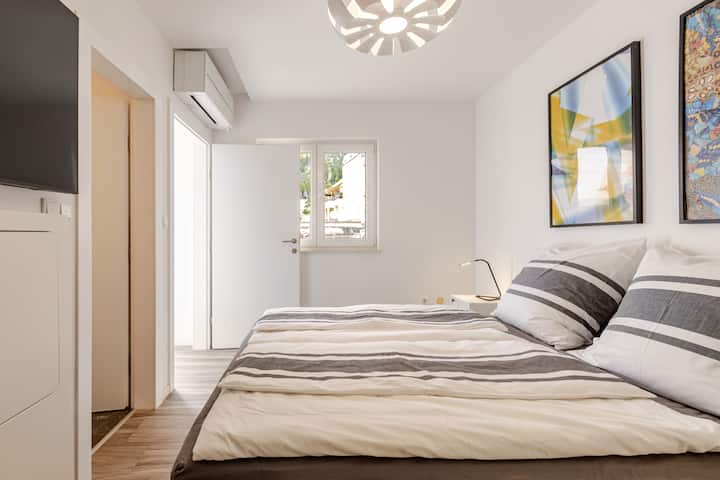 Two-room Combo With Own Balcony - 100m To Beach! - Brela