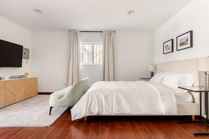 Private Beverly Hills Adj. Guest-house - West Hollywood, CA