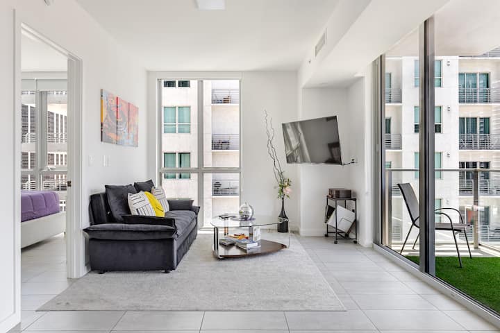 Cali King 1 Bedroom: Pool Gym Balcony Jacuzzi - Miami