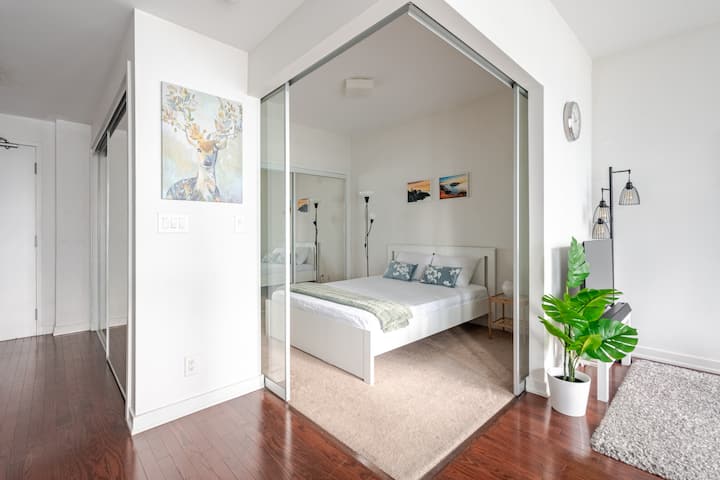 Modern 1br | Wfh Desk+monitor | Fastwifi | Kitchen - Toronto