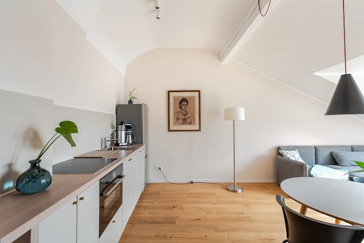Geräumiges Apartment Mit Zwei Schlafzimmern - Düsseldorf