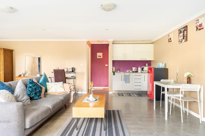Large & Bright Private Studio Flat - 霍恩斯比