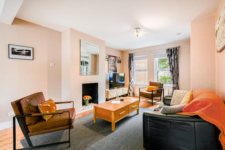 Stylish Home & Area Close To City Centre - Parking - Belfast