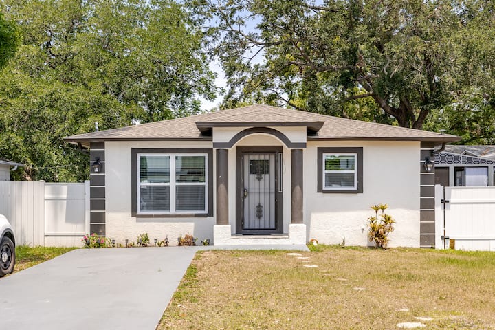 Tampa Stadium Vacation Rental - 탬파