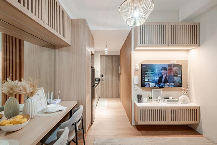 Bright & Cozy 1br | Fresh Interiors | Central Spot - Pasig