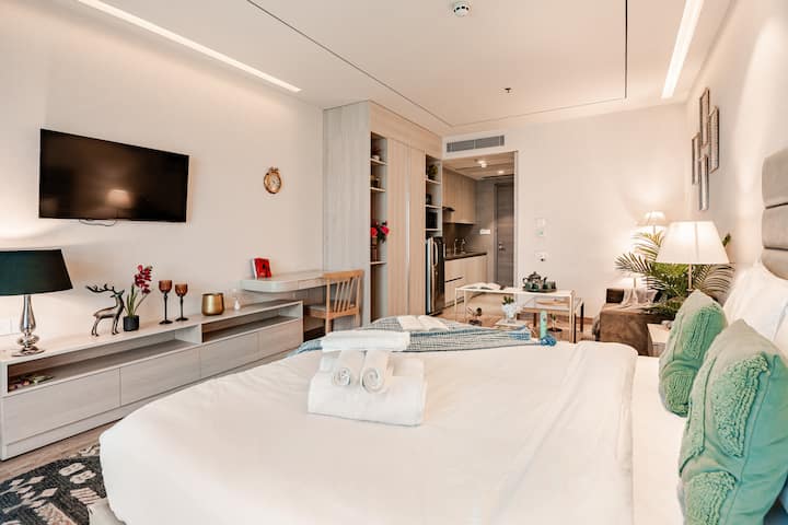 Bridgerton - Luxury Studio - Gurugram