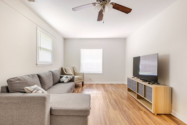 Quiet Bungalow Near The Square - Marietta, GA