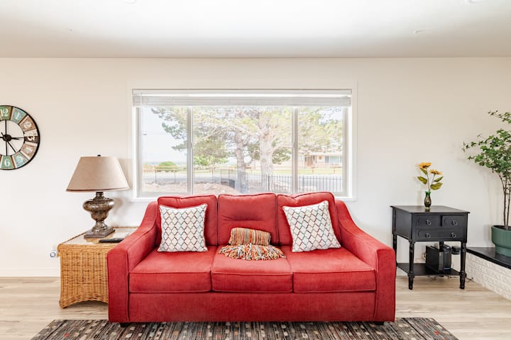 The Monument House: Close To Lunch Loops, Downtown - Grand Junction, CO