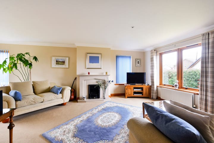 Attractive Room In Comfortable House In Perthshire - Auchterarder