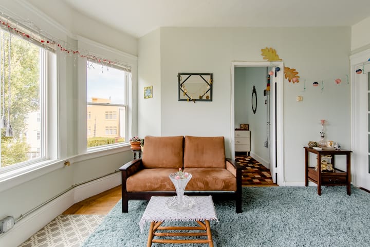 Small Sunny Bedroom & More In Inner Richmond Apt - San Francisco, CA