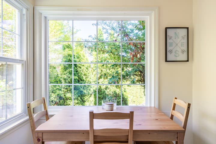 Alki Beach Cottage - Sandy Beach, Near Downtown - Seattle, WA