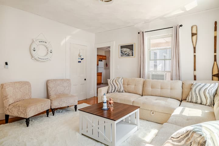 Witch City Retreat In Downtown Salem W/ Tiki Bar - 세일럼