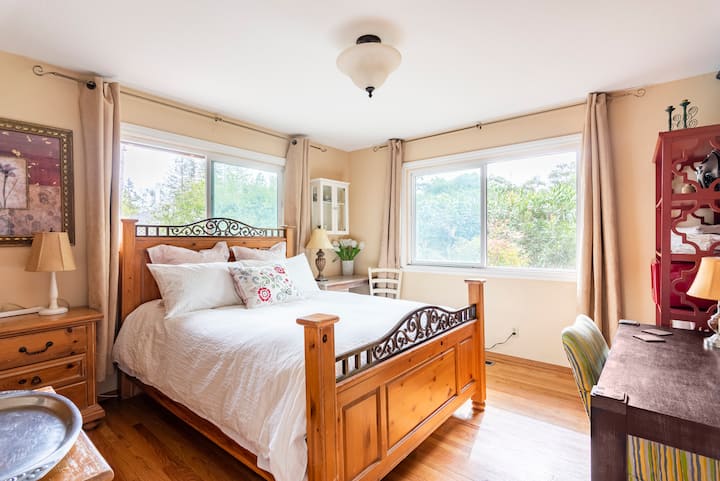 Silicon Valley Corner | Fast Wi-fi | 1-acre - Palo Alto, CA