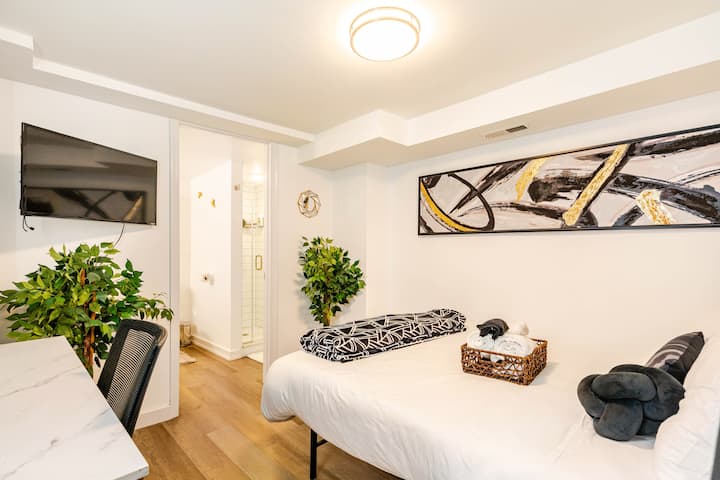 New 2 Room In Dc Near Capital Hill | Free Parking - Washington, D.C.