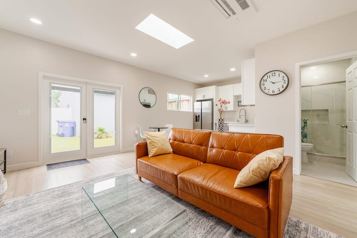 Easy & Breezy Bungalow - Modern San Diego Living - San Diego, CA