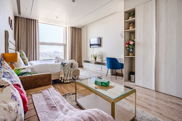 Bridgerton Queen - Luxury Studio - Gurugram