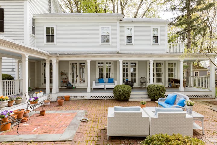 Antique Victorian Farmhouse - Dedham, MA