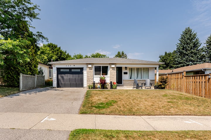 Uptown Waterloo Retreat - Waterloo
