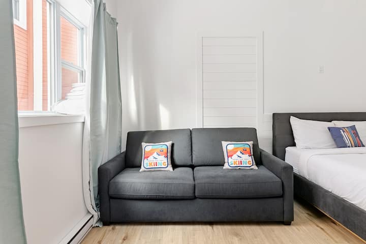 Room With Private Bathroom 837 Shefford Suite 105 - Granby